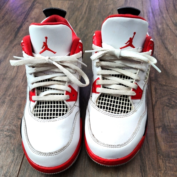 Nike | Shoes | Nike Size 3 White And Red | Poshmark